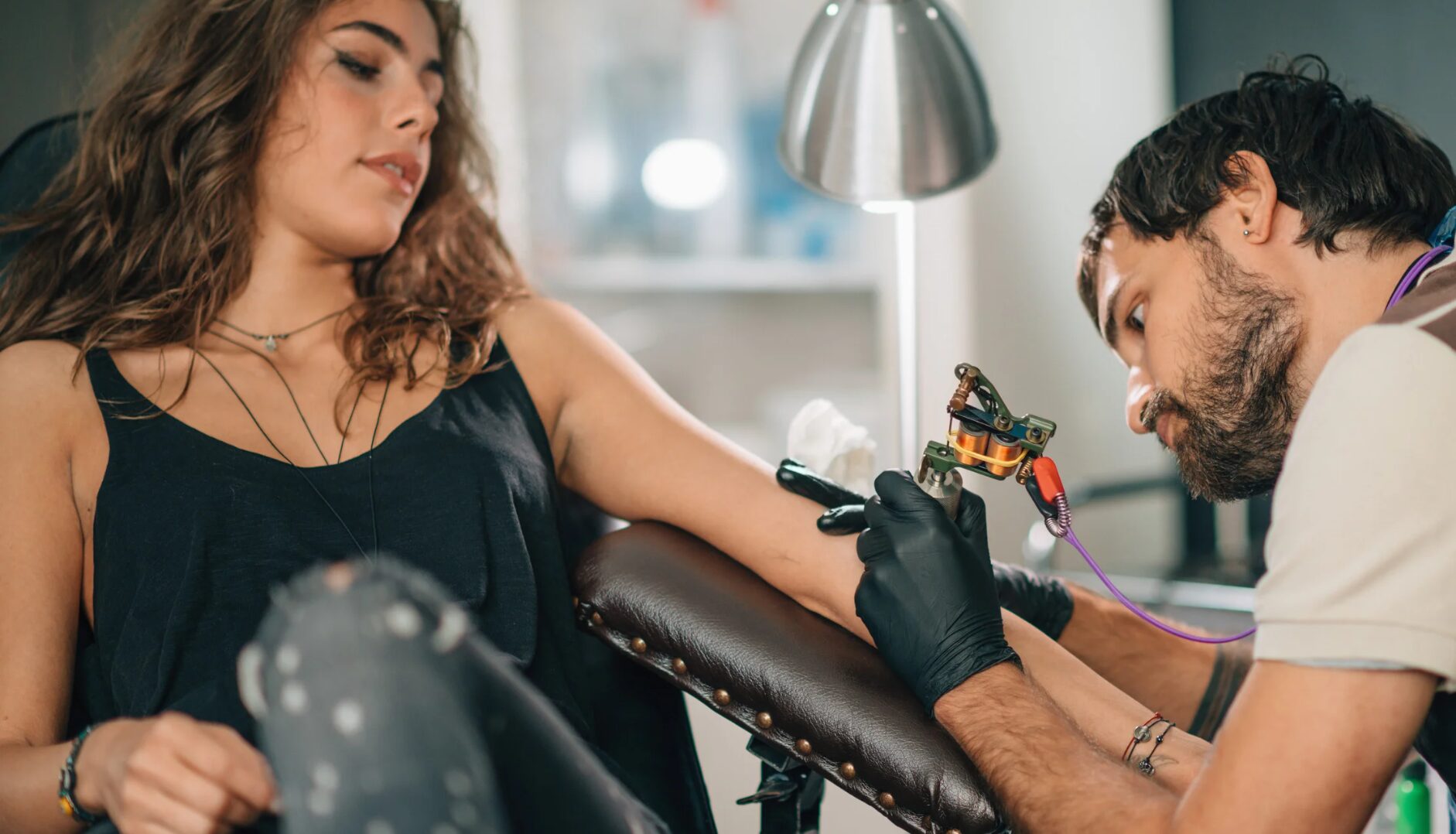 Semikolon-Tattoo Bedeutung, Symbolik und Ideen zum Tattoo